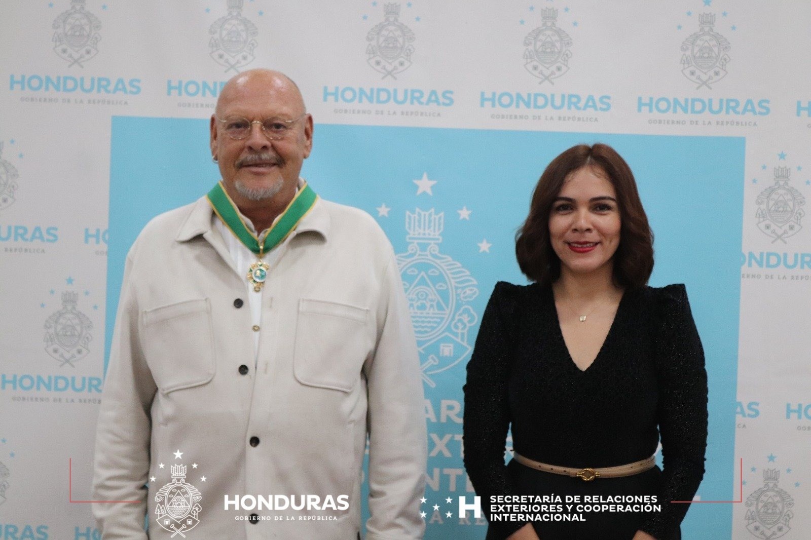 Die honduranische Regierung verleiht die Auszeichnung „Orden José ...